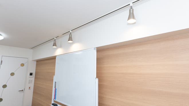 【渋谷駅3分】12席、光回線高速WiFi、モニター・ホワイトボード完備☆1日1回スタッフ完全清掃の会議室の写真12