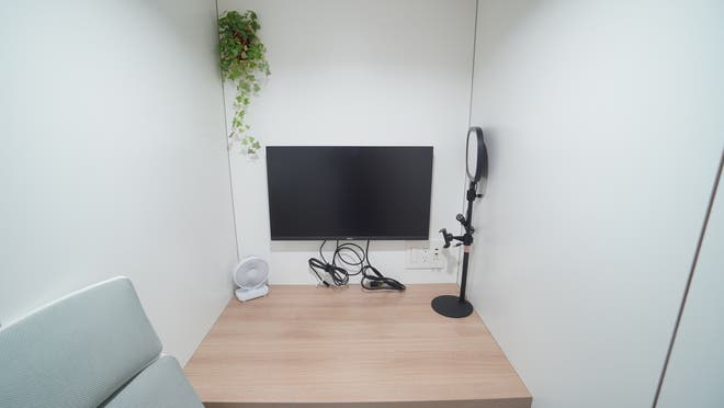 <ヒトリボックス なんば駅前No.3>高速光回線Wi-Fi📶ナノイー発生機✨モニター🖥テレワーク/ZOOM/面接/自習/作業の写真2