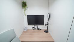 <ヒトリボックス なんば駅前No.4>高速光回線Wi-Fi📶ナノイー発生機✨モニター🖥テレワーク/ZOOM/面接/自習/作業の写真2