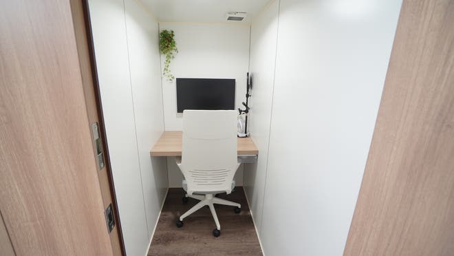 <ヒトリボックス なんば駅前No.9>高速光回線Wi-Fi📶ナノイー発生機✨モニター🖥テレワーク/ZOOM/面接/自習/作業の写真6