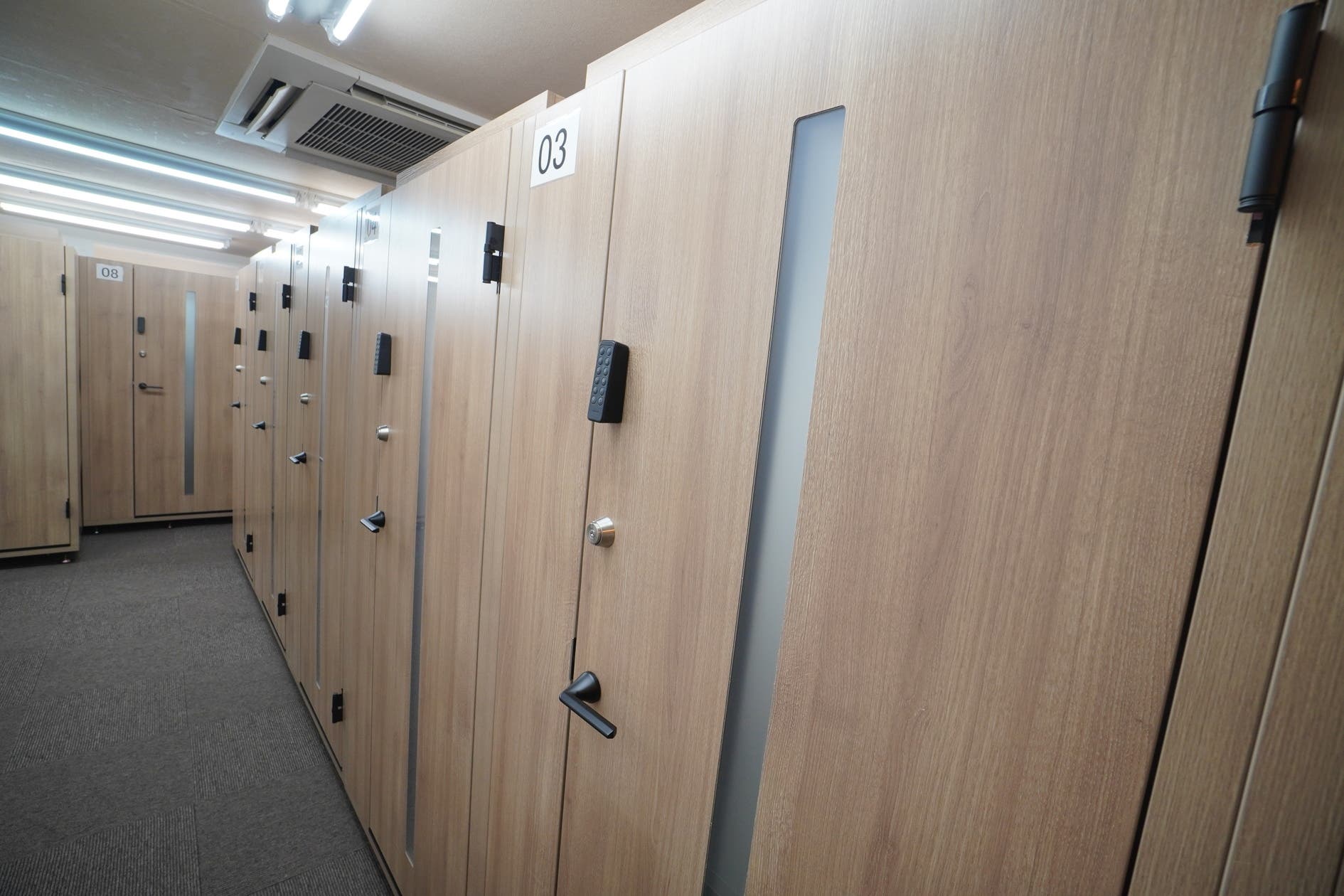 ＜ヒトリボックス なんば駅前No.3＞高速光回線Wi-Fi📶ナノイー発生機✨モニター🖥テレワーク/ZOOM/面接/自習/作業の写真7