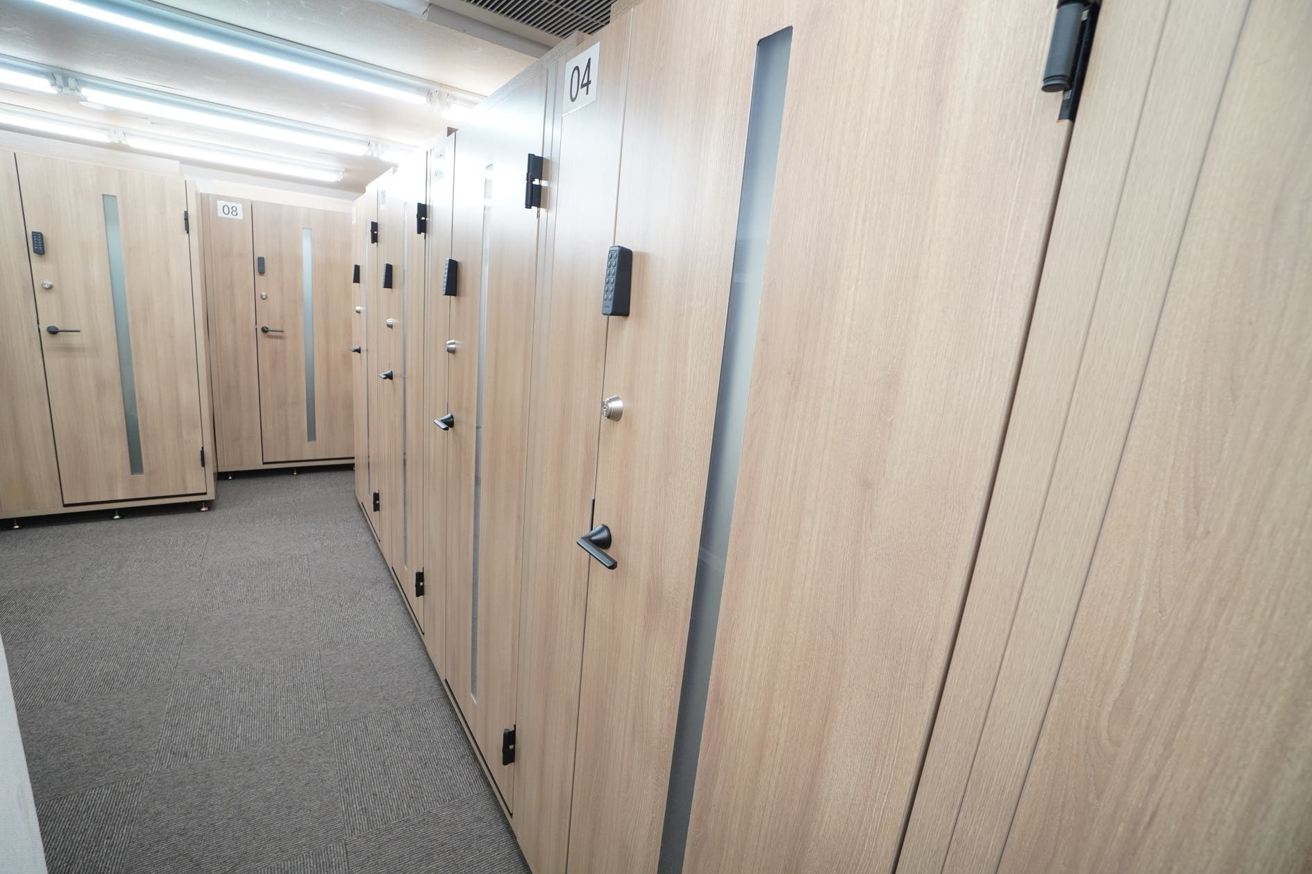 ＜ヒトリボックス なんば駅前No.4＞高速光回線Wi-Fi📶ナノイー発生機✨モニター🖥テレワーク/ZOOM/面接/自習/作業の写真7