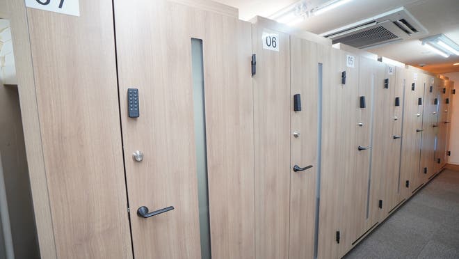 <ヒトリボックス なんば駅前No.9>高速光回線Wi-Fi📶ナノイー発生機✨モニター🖥テレワーク/ZOOM/面接/自習/作業の写真4