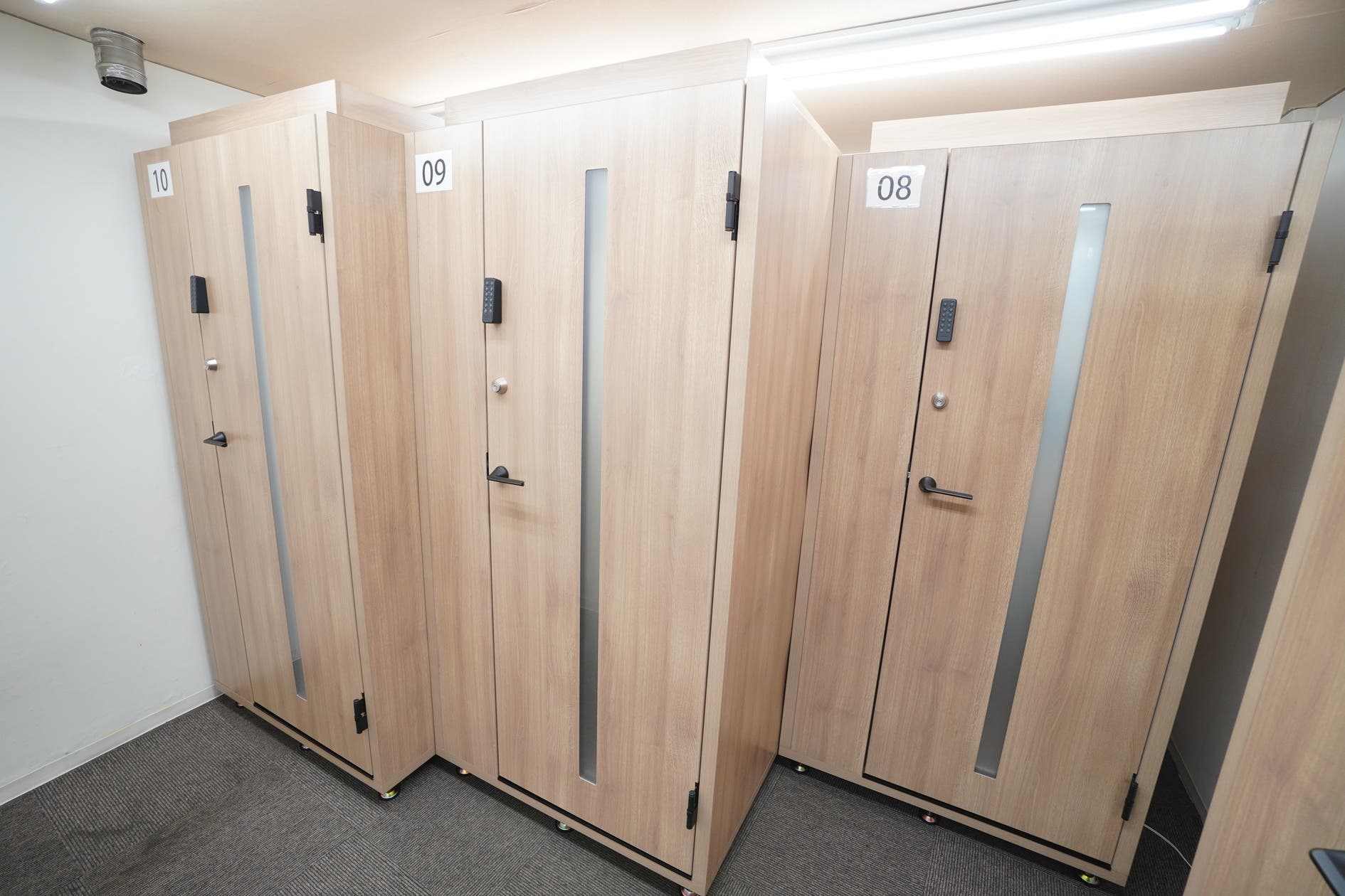 ＜ヒトリボックス なんば駅前No.9＞高速光回線Wi-Fi📶ナノイー発生機✨モニター🖥テレワーク/ZOOM/面接/自習/作業の写真7