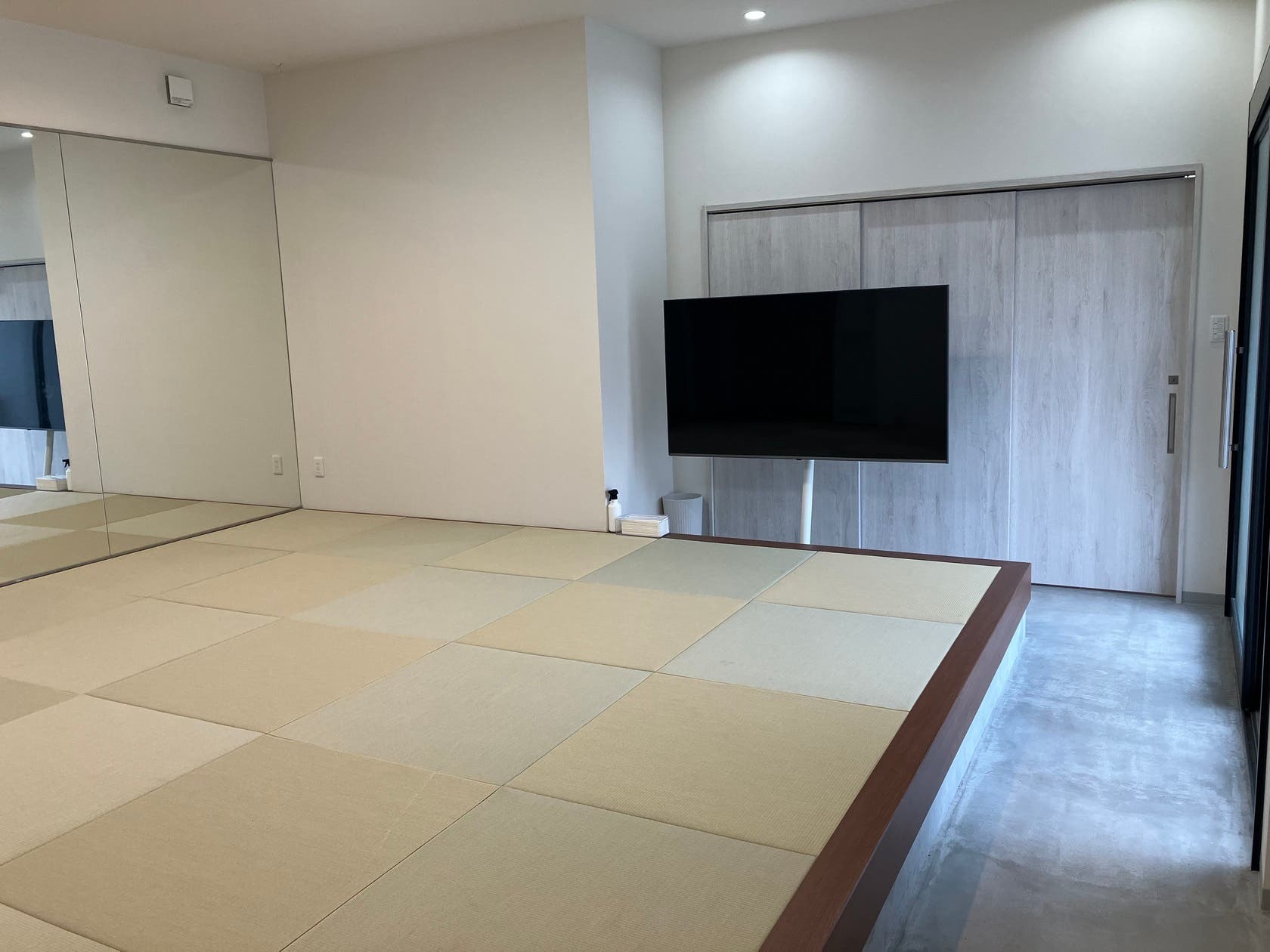 65インチモニターの画像1