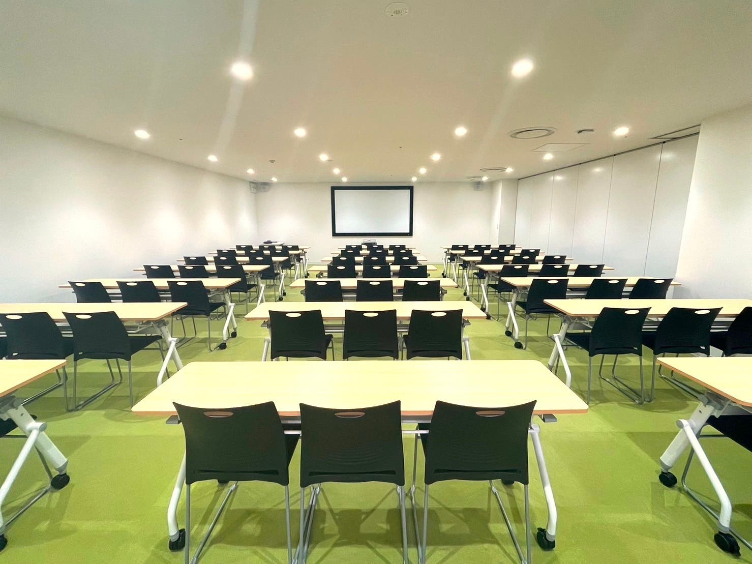 【地下鉄天神駅徒歩3分】地下街直結！8階(75.4㎡)／スクール形式最大63名／飲食可能／Wi-Fi無料の写真4