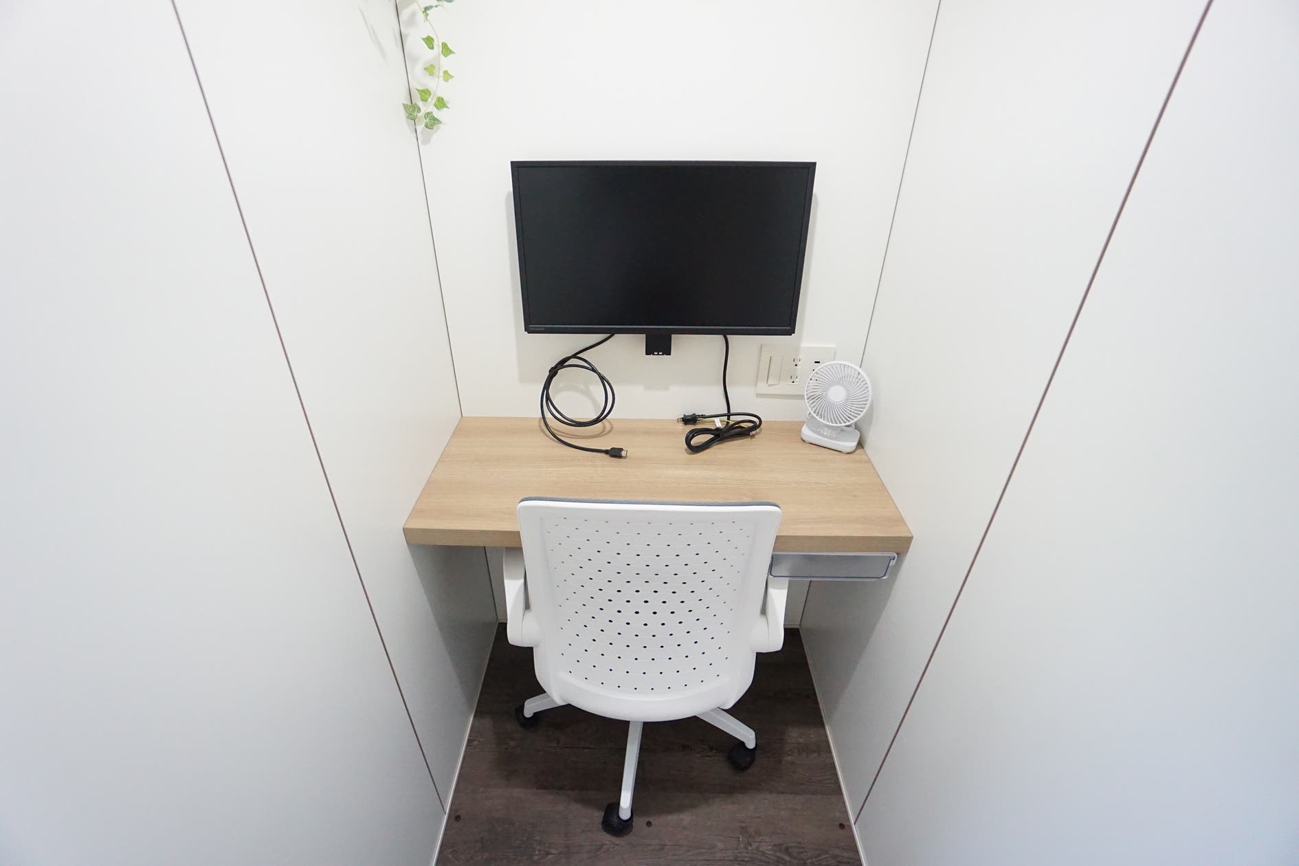 ＜PaO Work 大宮No.5＞⭐️OPENセール中⭐️完全個室💼光回線Wi-Fi📶モニター🖥テレワーク/ZOOM/面接/自習の写真3