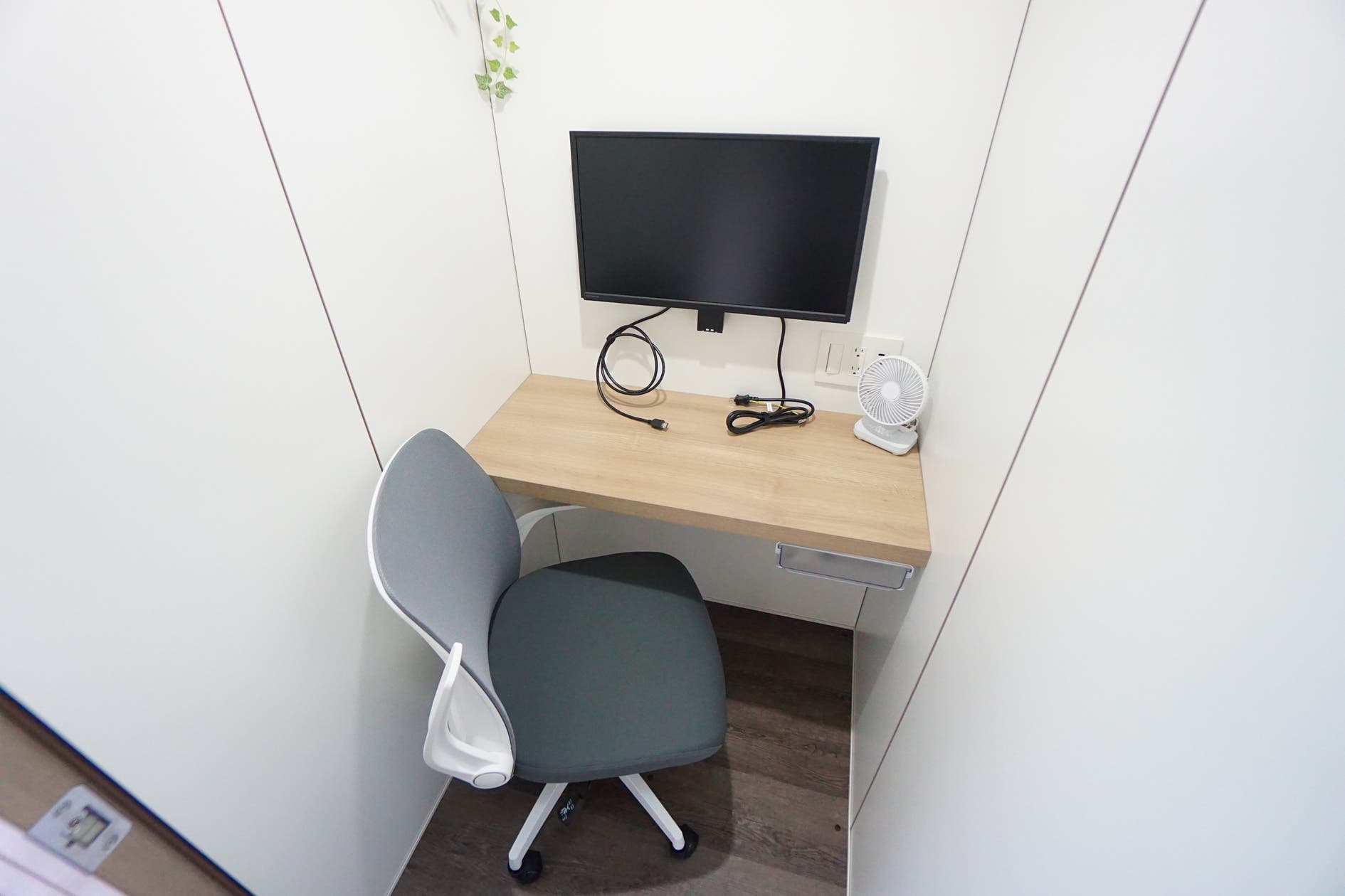 ＜PaO Work 大宮No.5＞⭐️OPENセール中⭐️完全個室💼光回線Wi-Fi📶モニター🖥テレワーク/ZOOM/面接/自習の写真4