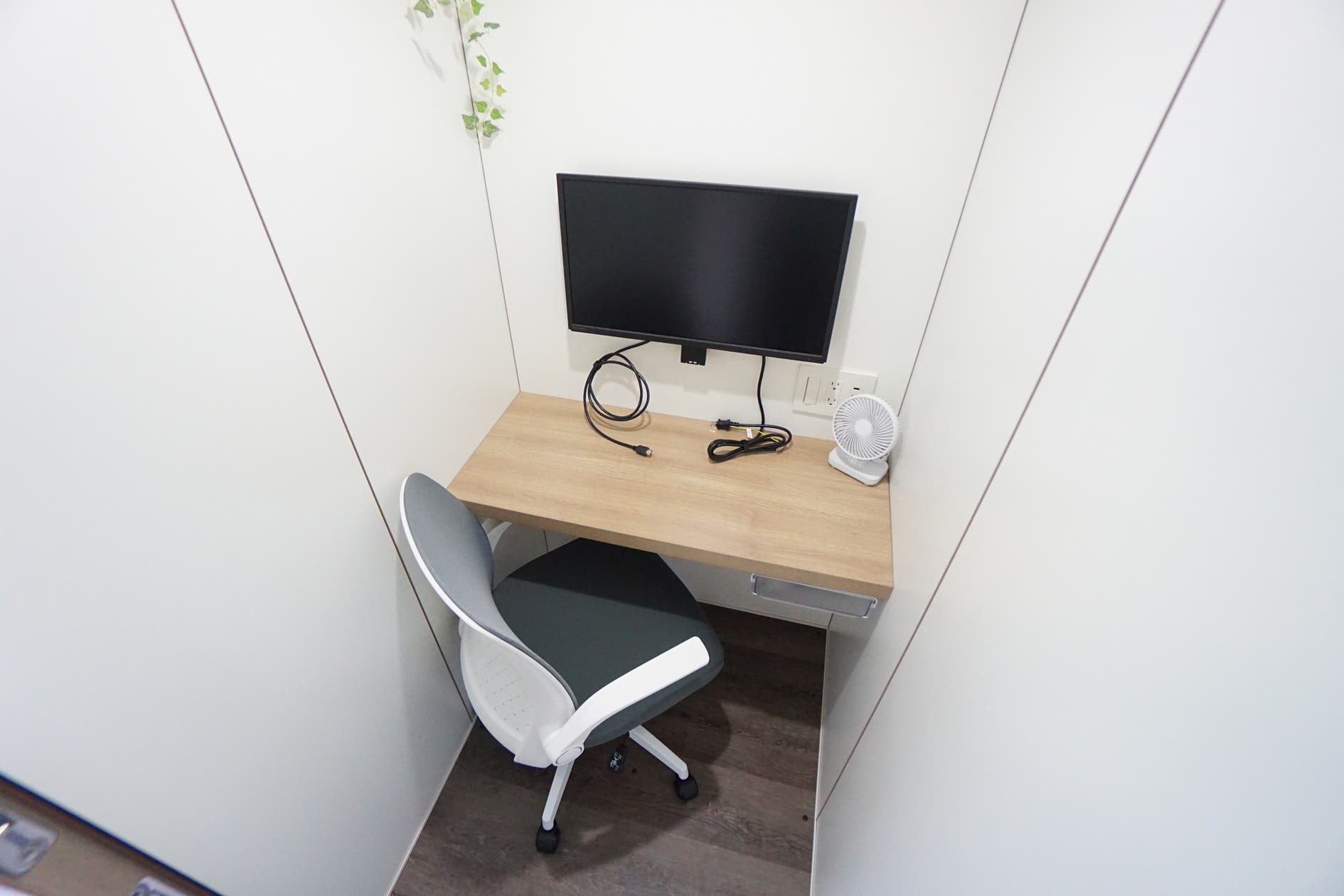 ＜PaO Work 大宮No.5＞⭐️OPENセール中⭐️完全個室💼光回線Wi-Fi📶モニター🖥テレワーク/ZOOM/面接/自習の写真1