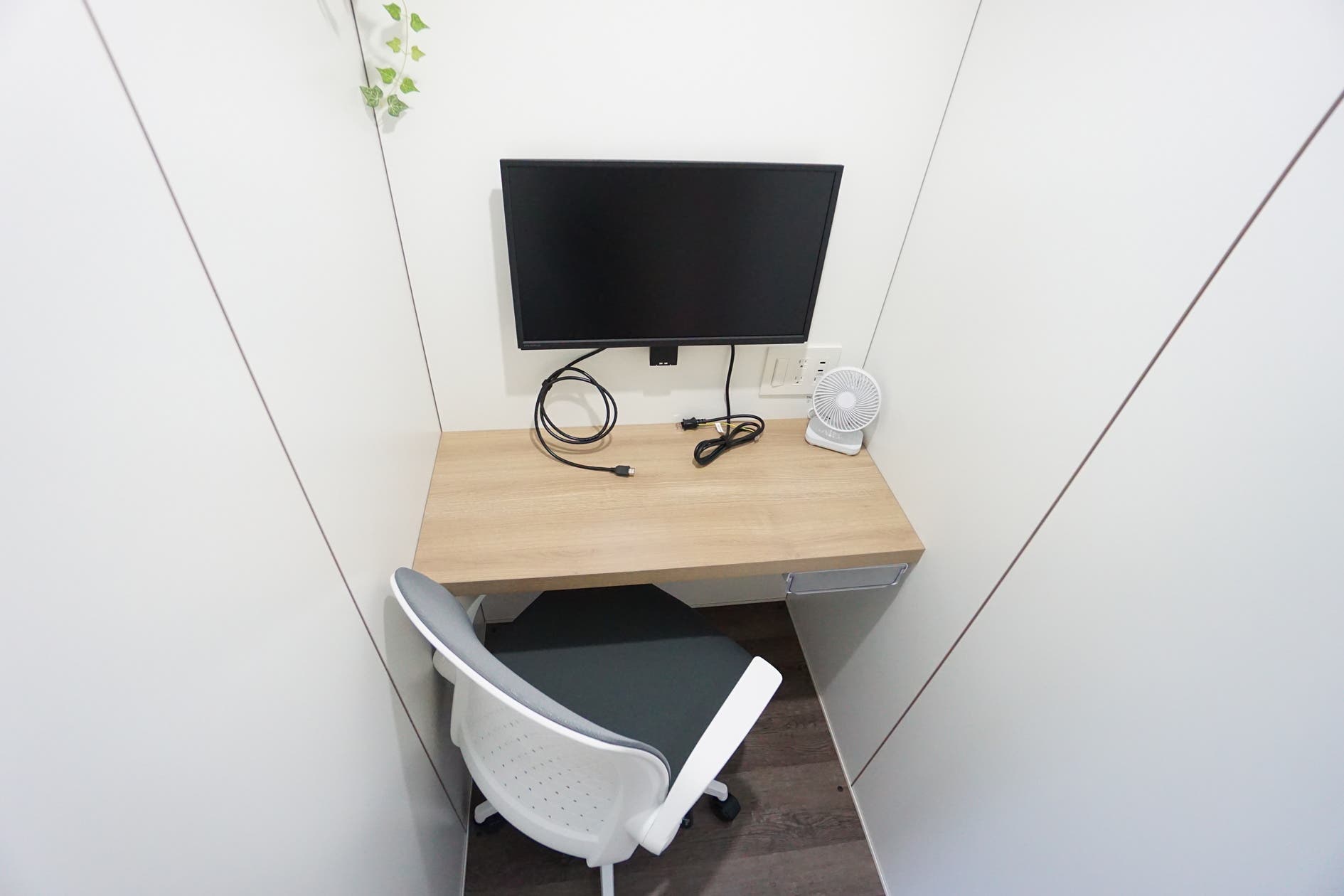 ＜PaO Work 大宮No.5＞⭐️OPENセール中⭐️完全個室💼光回線Wi-Fi📶モニター🖥テレワーク/ZOOM/面接/自習の写真5