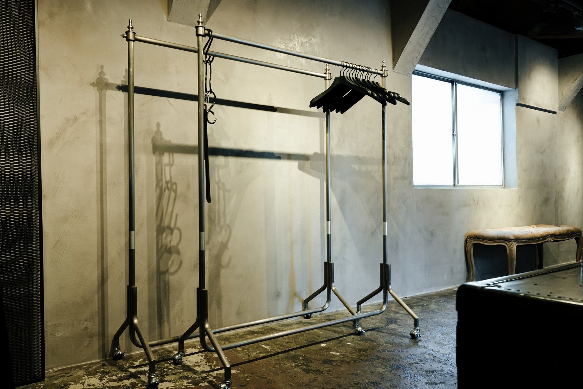 クリエイティビティが掻き立てられるオシャレなスタジオ。「撮影機材込み !」 １Fにカフェ併設の撮影スタジオ／展示会スペースの写真8