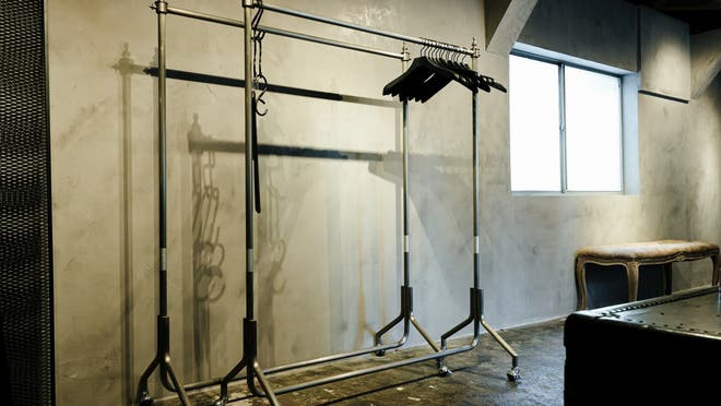 クリエイティビティが掻き立てられるオシャレなスタジオ。「撮影機材込み !」 1Fにカフェ併設の撮影スタジオ/展示会スペースの写真8