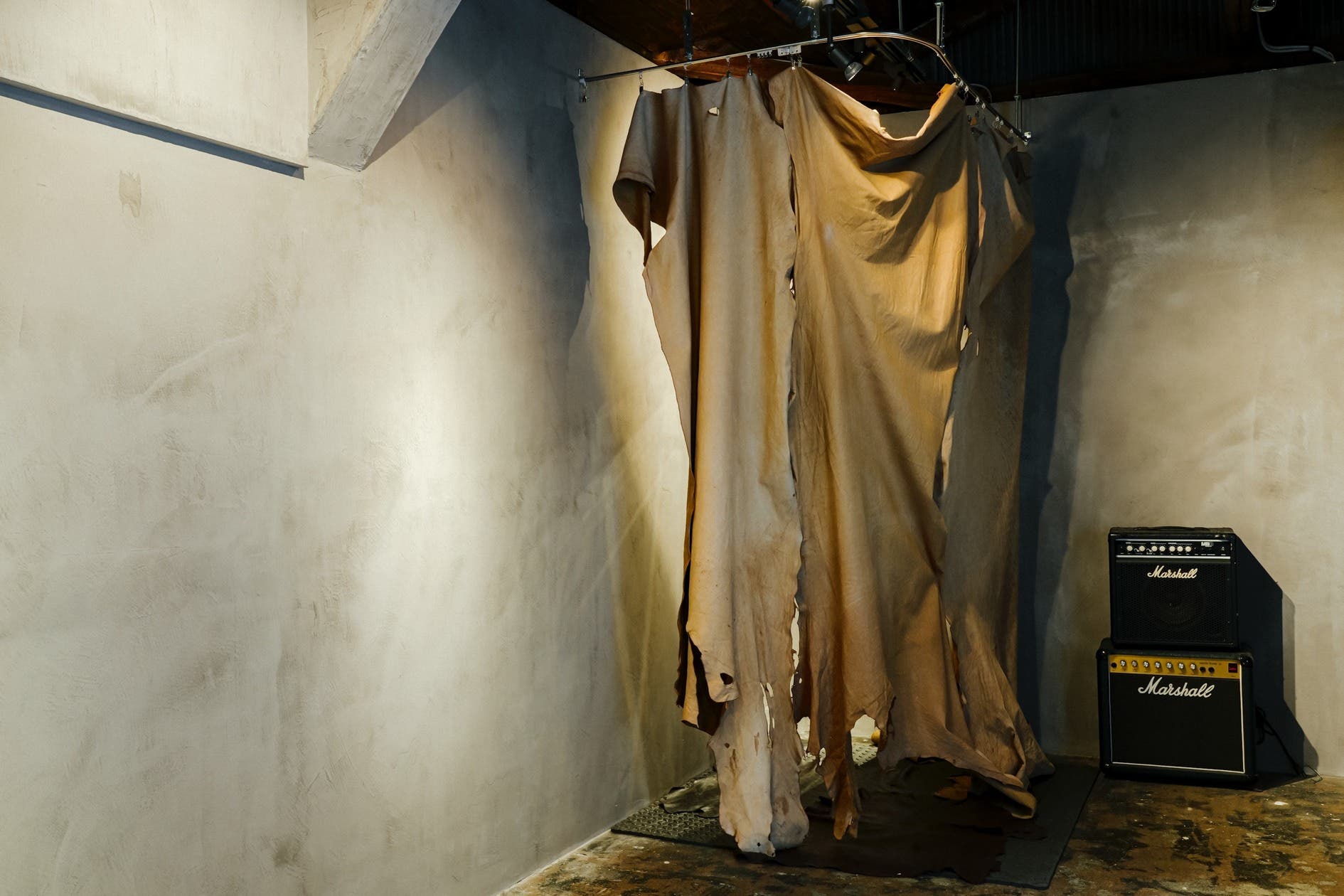 クリエイティビティが掻き立てられるオシャレなスタジオ。「撮影機材込み !」 １Fにカフェ併設の撮影スタジオ／展示会スペースの写真10