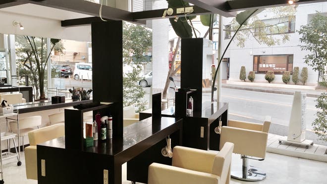 JR大船駅から徒歩4~5分の美容室 カット・パ-マ・カラ-・マツ毛エクステ・眉毛まつ毛パ-マ等の写真1