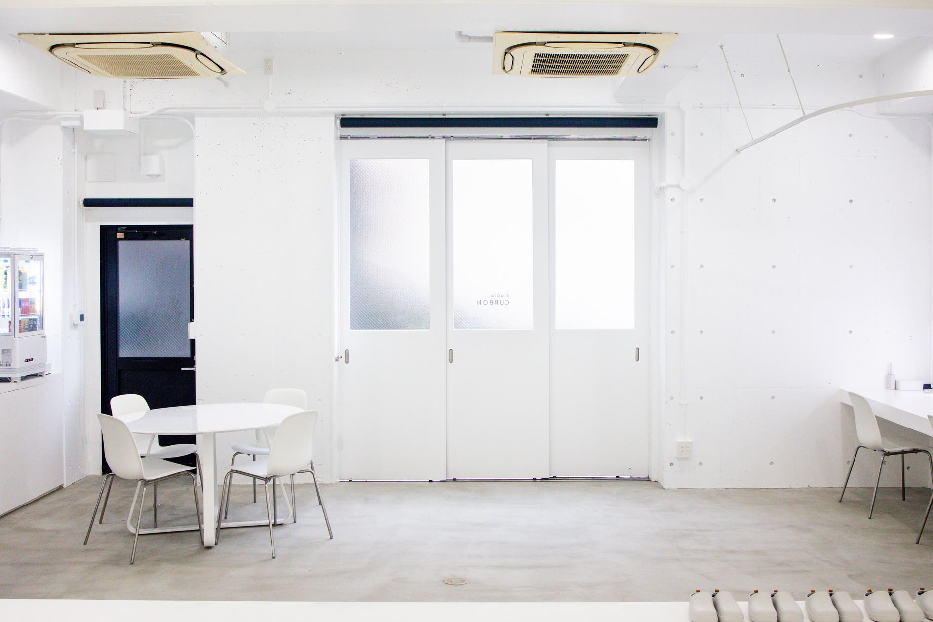 茗荷谷駅から徒歩7分/池袋駅から2駅◎ 機材も豊富に取り揃えている白ホリスタジオです。の写真6