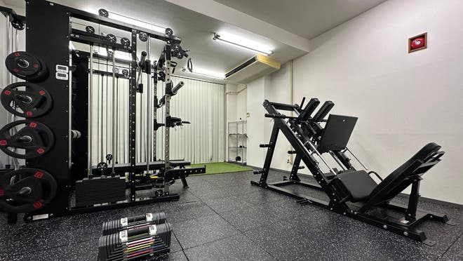 レッグプレス、スミスマシン完備!大山駅3分池袋駅8分!広々完全個室!パーソナルにの写真1