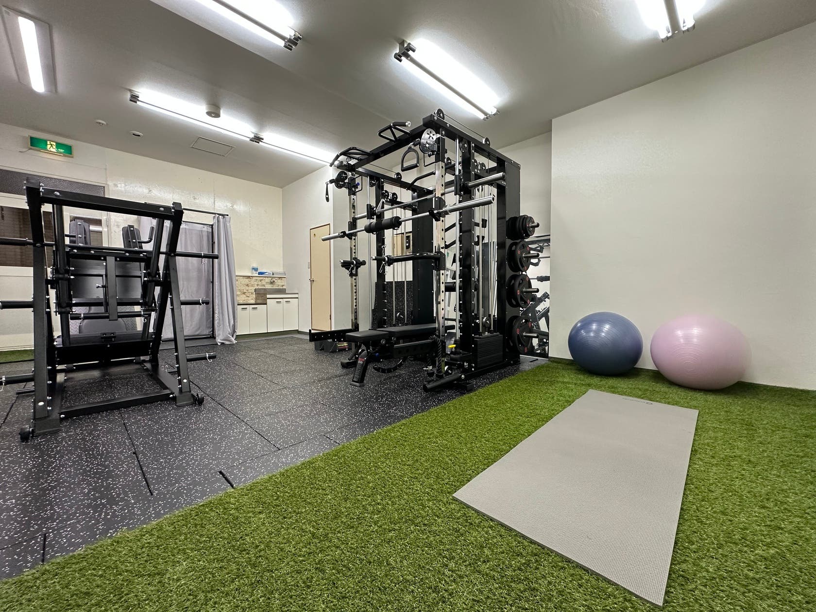 レッグプレス、スミスマシン完備！大山駅3分池袋駅8分！広々完全個室！パーソナルにの写真5