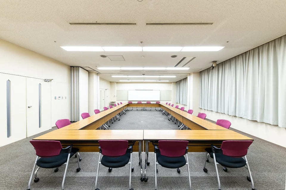 邦和セミナープラザ 研修室 No.3【港区役所駅徒歩3分！スクール42名・ロの字36名利用可能な会議室】の写真1