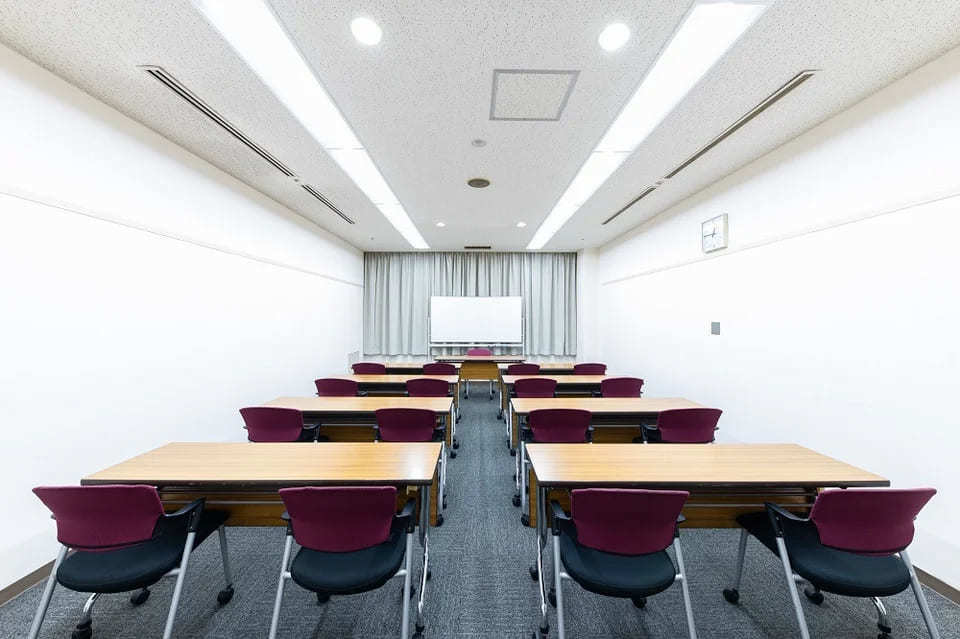 邦和セミナープラザ 研修室 No.7【港区役所駅徒歩3分！スクール16名・ロの字16名利用可能な会議室】の写真1