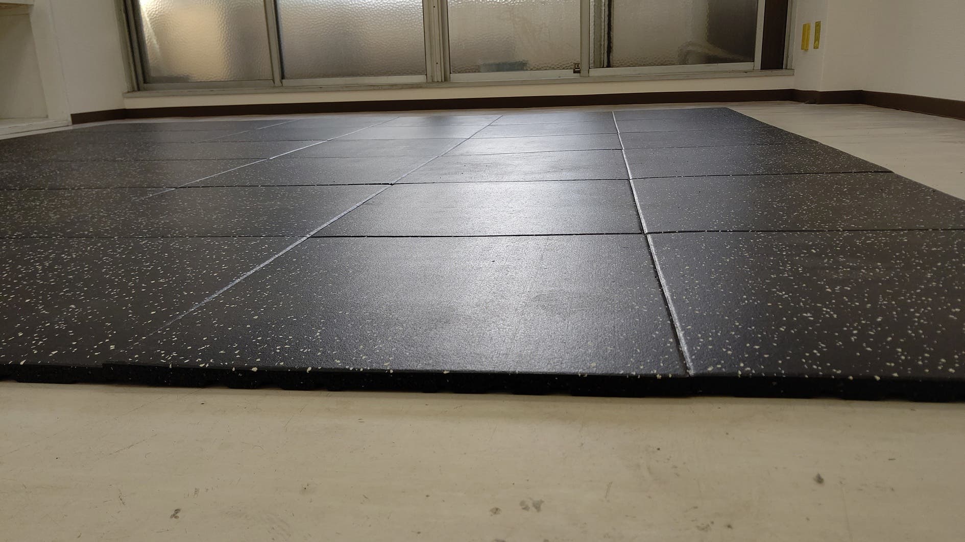 ジムマット（ヨガやストレッチ向き）（階下に振動を与えない軽い運動）の画像1