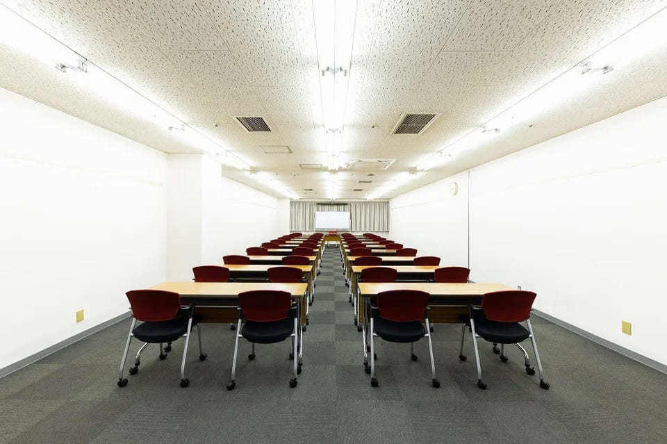 邦和セミナープラザ 研修室 No.10【港区役所駅徒歩3分！スクール44名・ロの字28名利用可能な会議室】の写真1