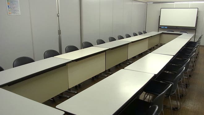 シブヤ・ネクサス E-ROOM【渋谷駅徒歩3分!スクール24名・ロの字28名利用可能な会議室】の写真1