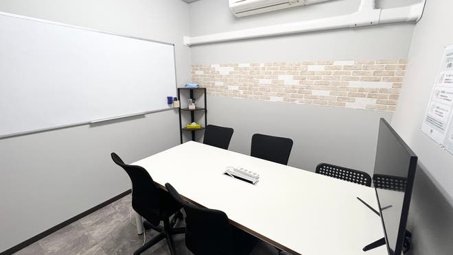 【原宿駅竹下口徒歩1分!】6名会議室(RoomB)の写真1