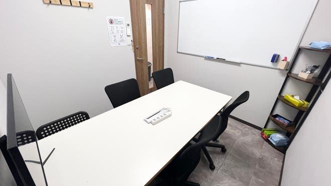 【原宿駅竹下口徒歩1分!】6名会議室(RoomB)の写真3