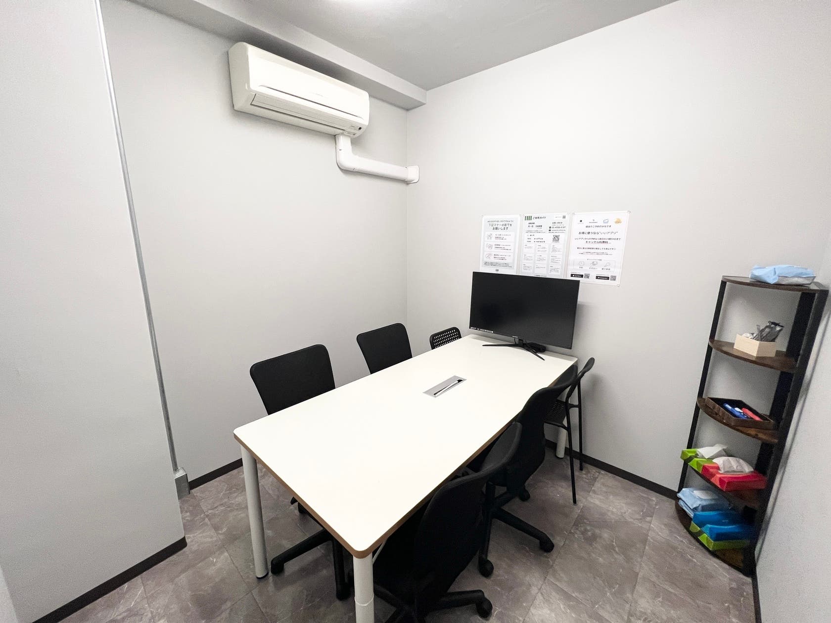 【原宿駅竹下口徒歩1分！】6名会議室（RoomC）の写真1