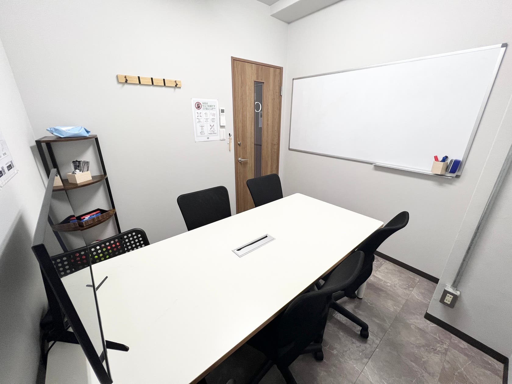 【原宿駅竹下口徒歩1分！】6名会議室（RoomC）の写真3
