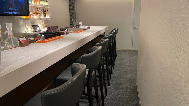 【新宿から電車で10分!】荻窪駅1分★カラオケBAR♬リピート多数!!白くて綺麗な内装で高級感がありピカピカです✨の写真4