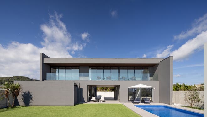 【プール!サウナ!岩盤浴にカラオケ!超豪華設備を揃えた大型別荘でひとときを】の写真1