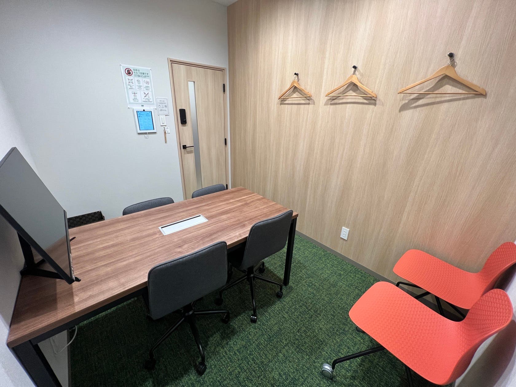 【北山田駅近】4Kモニター付き完全個室の6名会議室（201）※6名だと少し狭いかもですの写真2