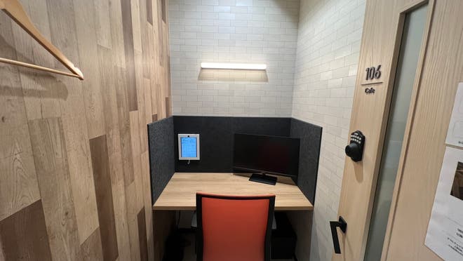 【北山田駅近】4Kモニター付!1名用完全個室(106)の写真2