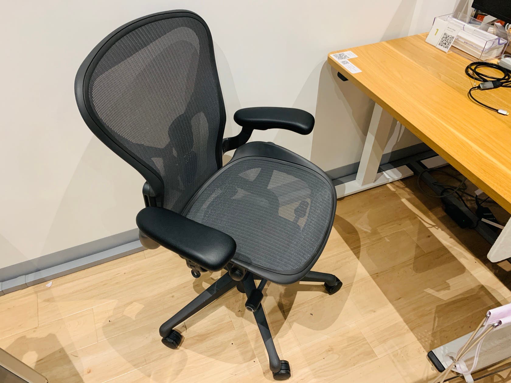 🌟定価25万円の高級チェア席🌟【新宿駅徒歩3分｜コワーキングスペース｜13(W)席】無料Wi-Fi/電源/31.5モニターの写真1