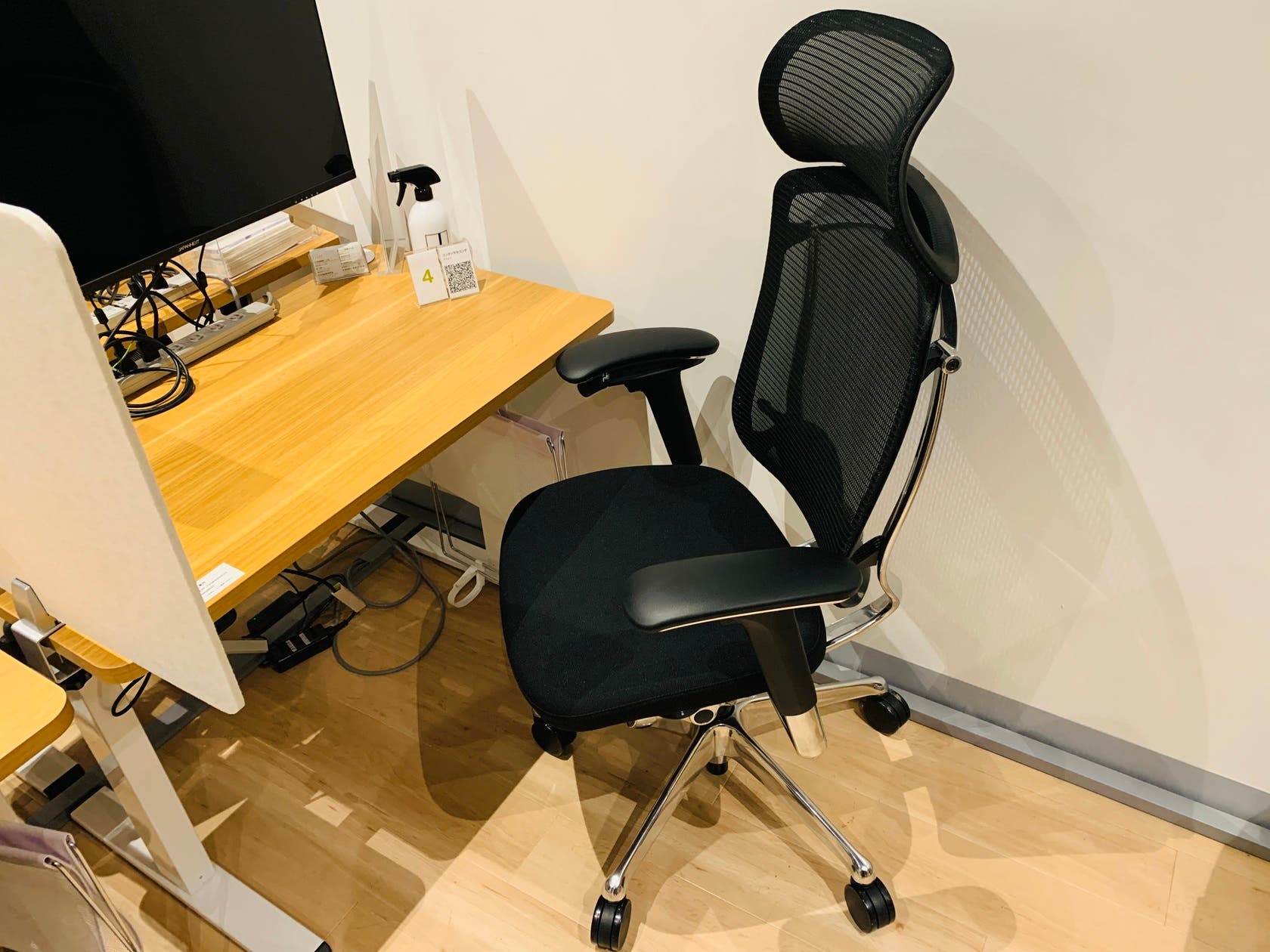 🌟定価21万円の高級チェア席🌟【新宿駅徒歩3分｜コワーキングスペース｜15(W)】無料Wi-Fi/電源/31.5inモニターの写真1