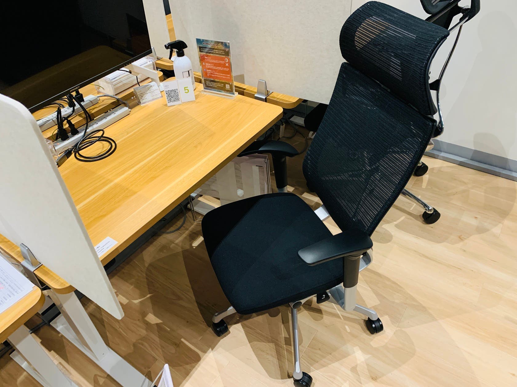 🌟定価13万円の高級チェア席🌟【新宿駅徒歩3分｜コワーキングスペース｜16(W)】無料Wi-Fi/電源/31.5inモニターの写真1