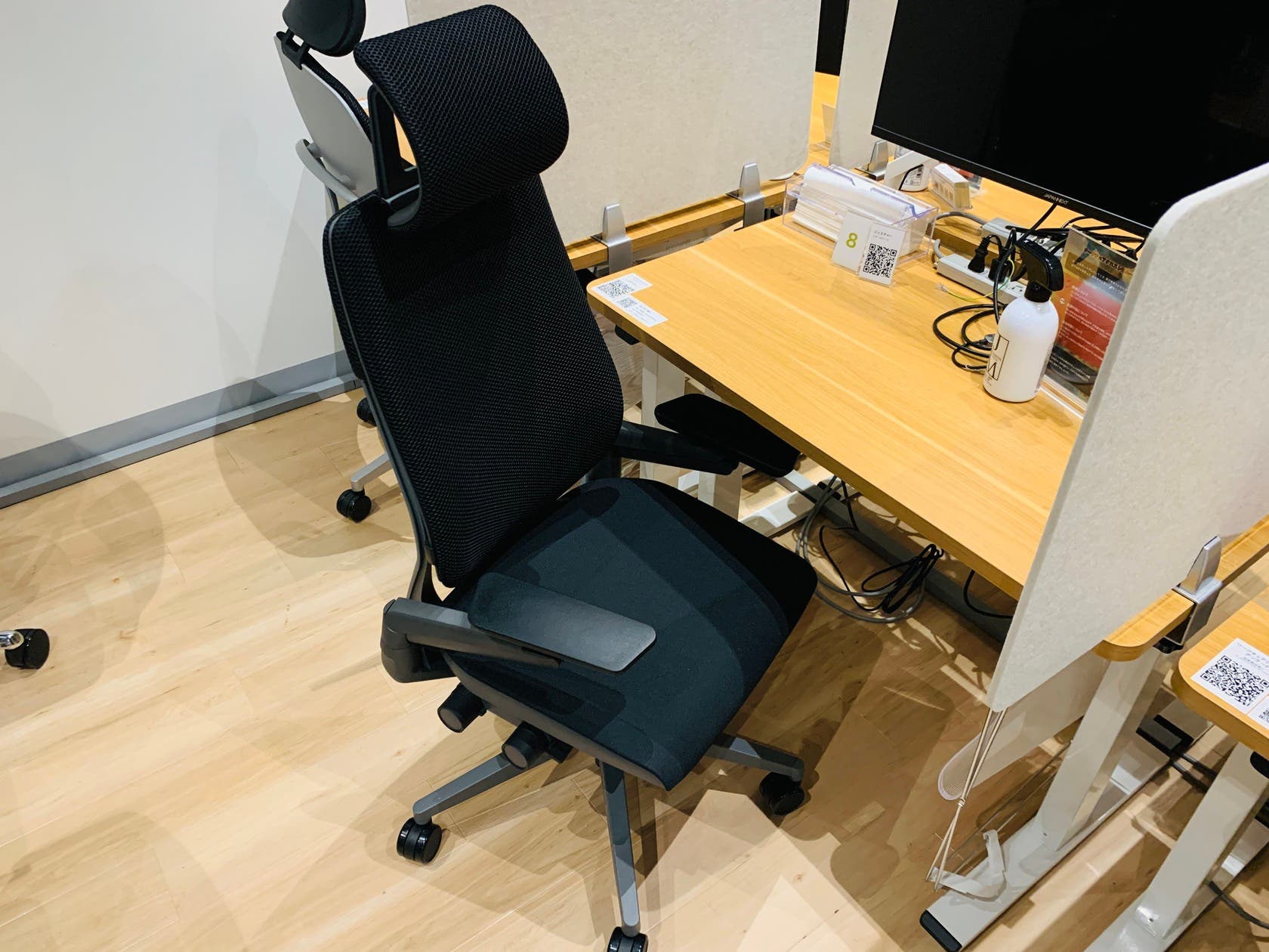 🌟定価18万円の高級チェア席🌟【新宿駅徒歩3分｜コワーキングスペース｜9(W)席】無料Wi-Fi/電源/31.5inモニターの写真1