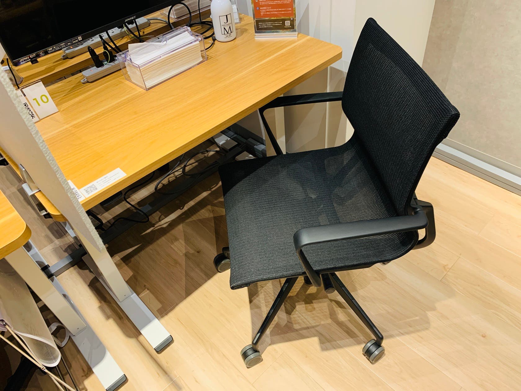 🌟定価15万円の高級チェア席🌟【新宿駅徒歩3分｜コワーキングスペース｜6(W)席】無料Wi-Fi/電源/31.5inモニターの写真1