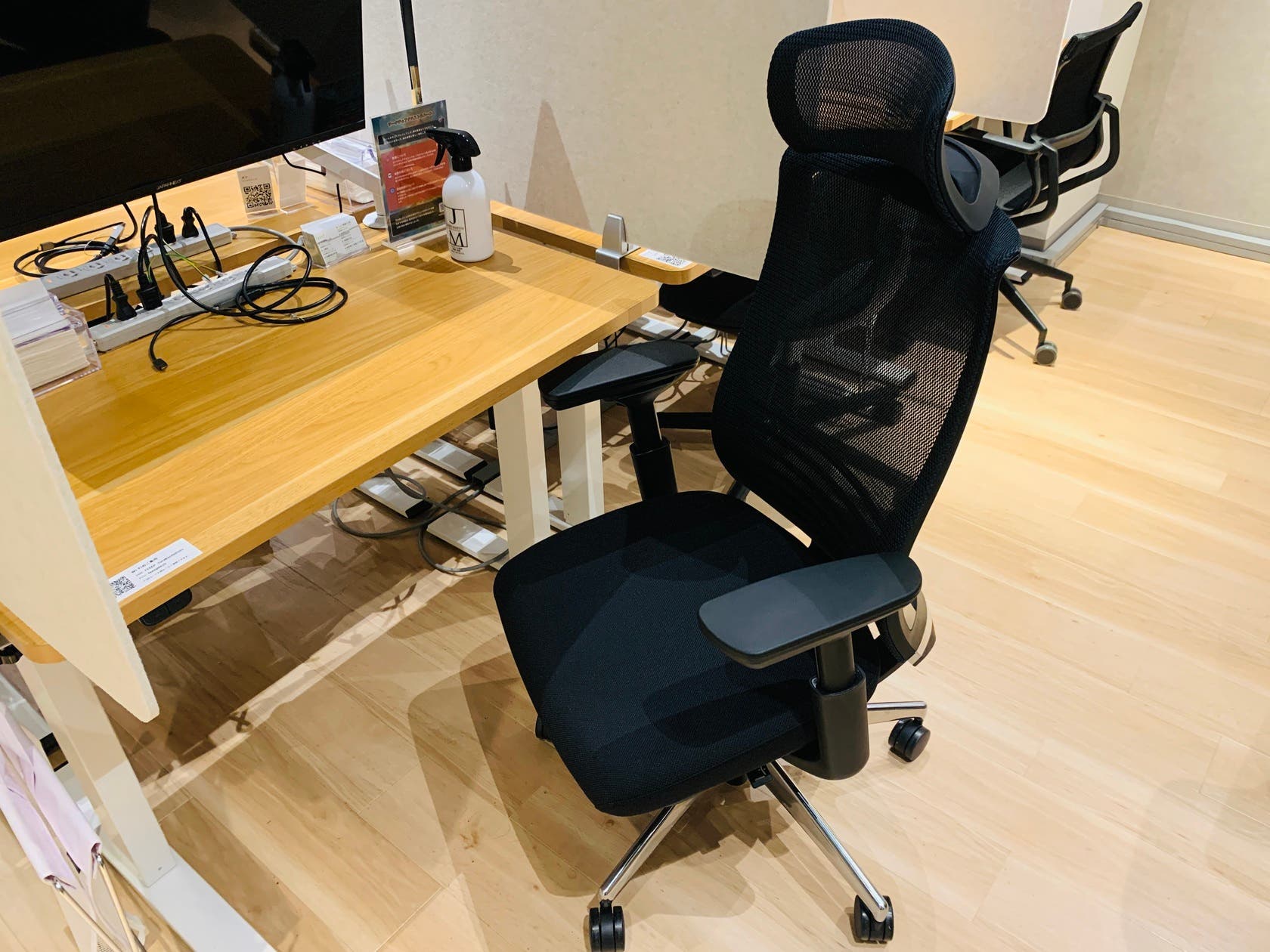 🌟定価12万円の高級チェア席🌟【新宿駅徒歩3分｜コワーキングスペース｜11(W)席】無料Wi-Fi/電源/31.5モニターの写真1