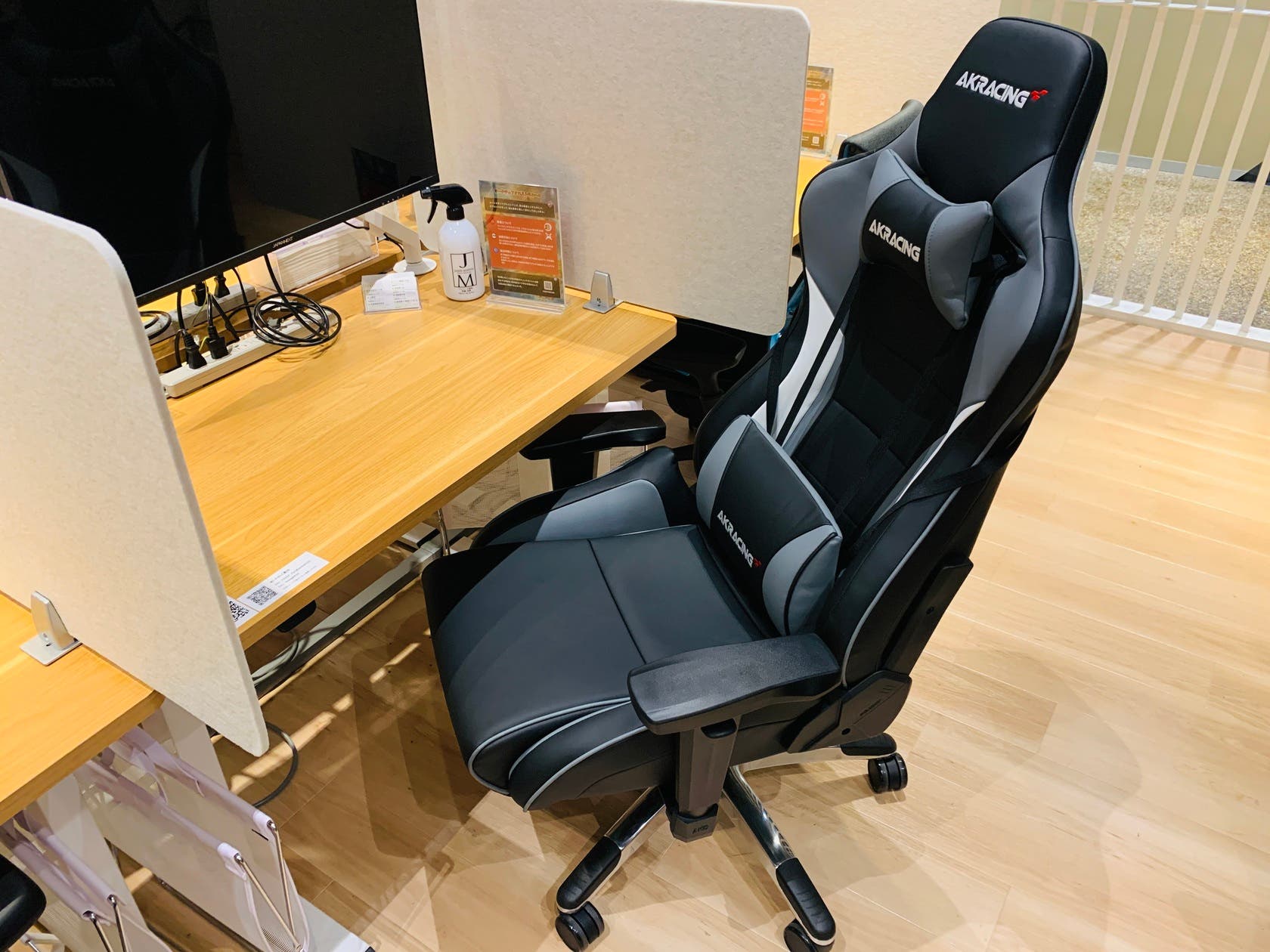 🌟定価6万円の高級チェア席🌟【新宿駅徒歩3分｜コワーキングスペース｜21(W)席】無料Wi-Fi/電源/31.5inモニターの写真1