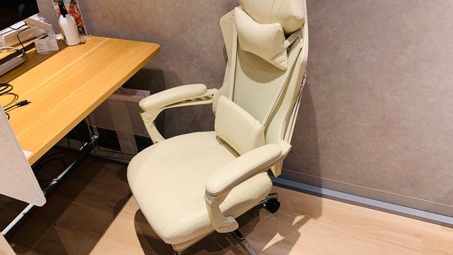 🌟定価8万円の高級チェア席🌟【新宿駅徒歩3分|コワーキングスペース|22(W)席】無料Wi-Fi/電源/31.5inモニターの写真1