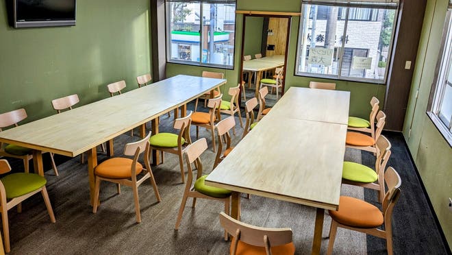 簡易キッチン付き20畳のリビングルーム!の写真2