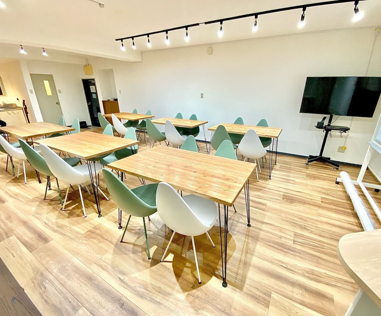 忘年会・新年会に🎉三ノ宮徒歩5分❗️最大45人👨‍👩‍👧24時間🕰着席35人🆗セミナー懇親会におすすめ🎶トワールの写真4