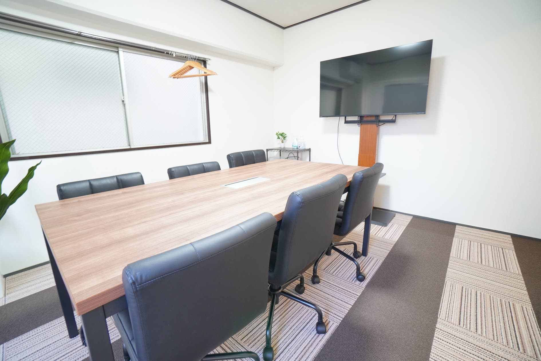 ＜大岡山会議室＞完全個室✨高速光回線Wi-Fi📶大型モニター兼スマートテレビ📺会議/商談/テレワークの写真5
