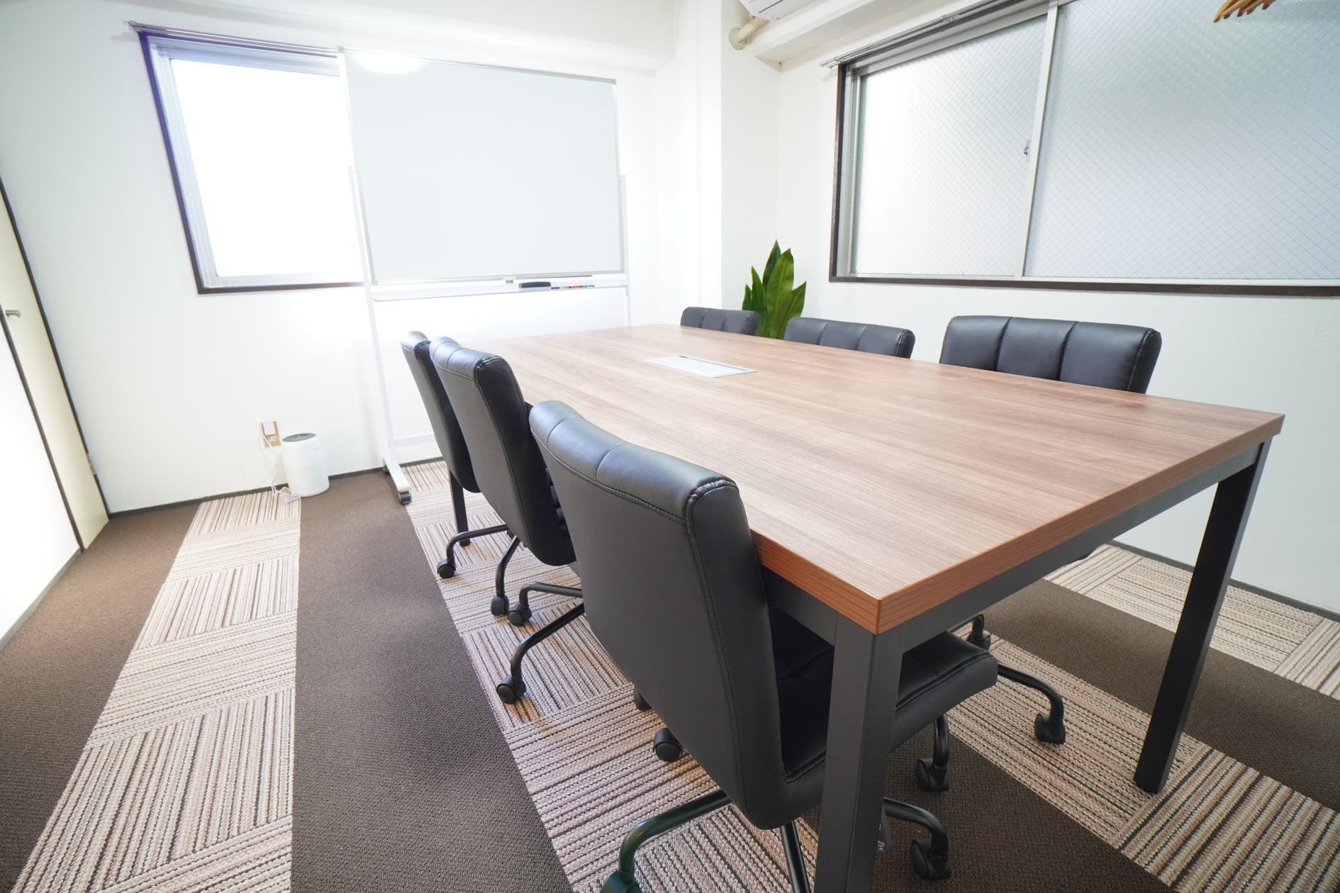 ＜大岡山会議室＞完全個室✨高速光回線Wi-Fi📶大型モニター兼スマートテレビ📺会議/商談/テレワークの写真6