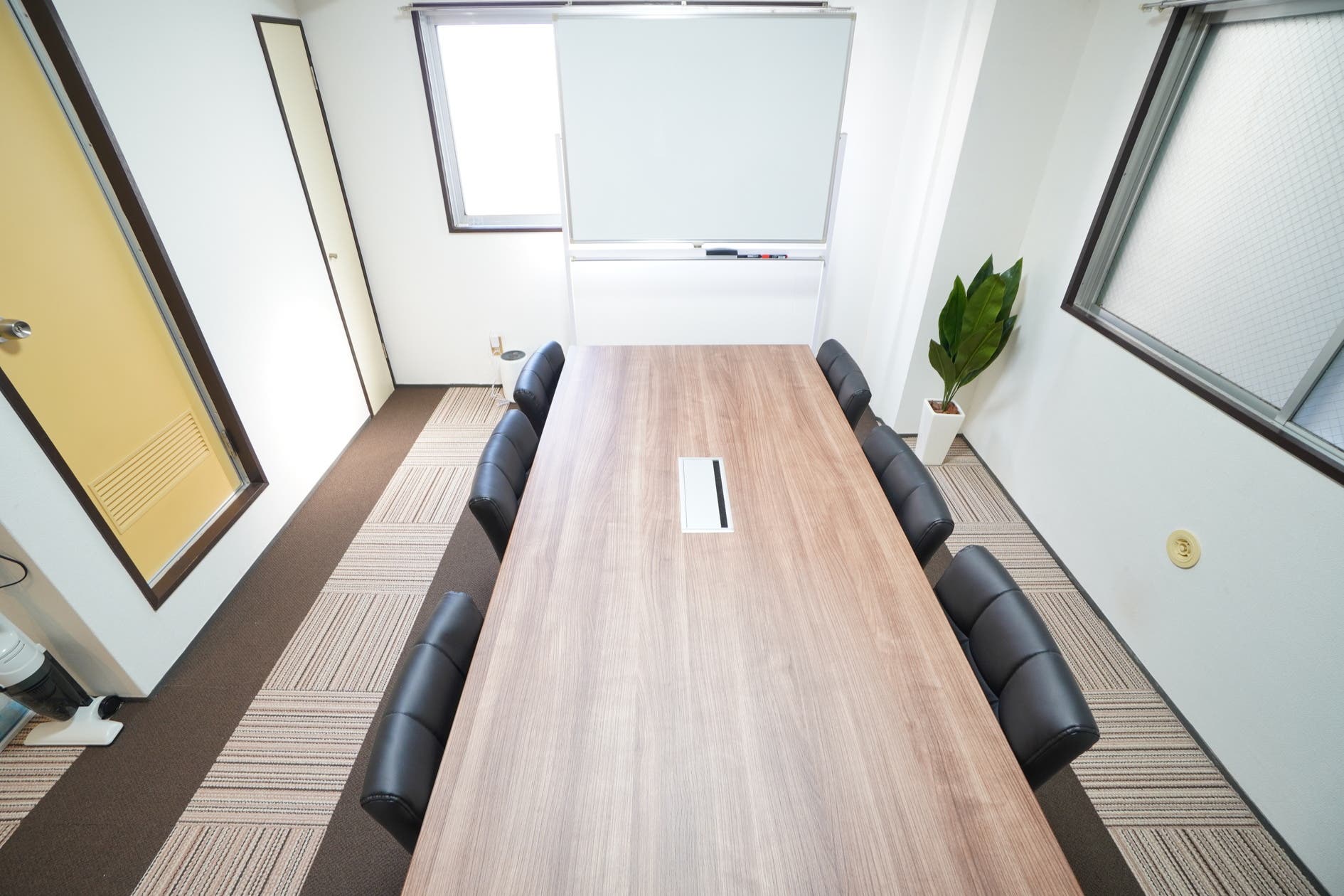 ＜大岡山会議室＞完全個室✨高速光回線Wi-Fi📶大型モニター兼スマートテレビ📺会議/商談/テレワークの写真7