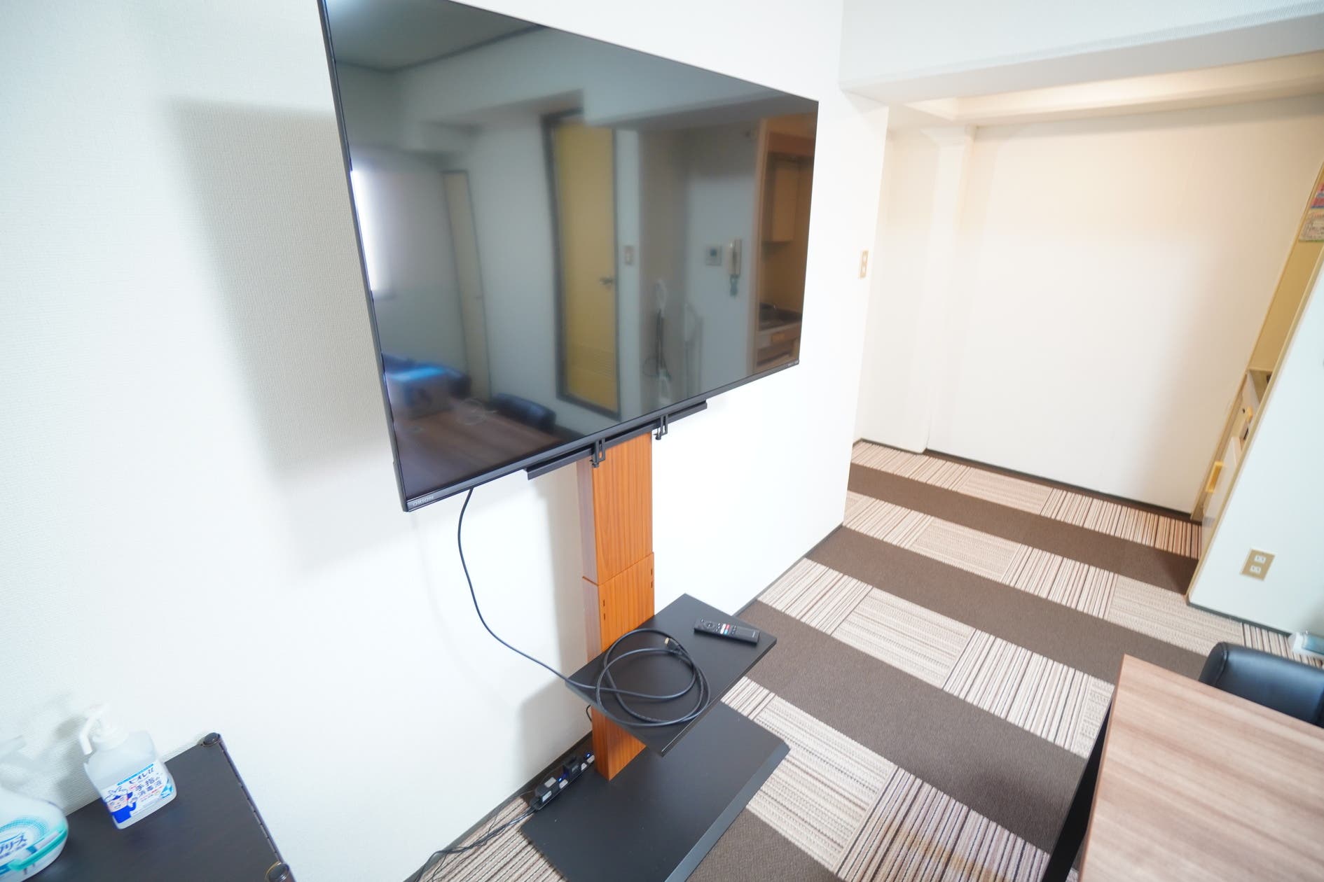 ＜大岡山会議室＞完全個室✨高速光回線Wi-Fi📶大型モニター兼スマートテレビ📺会議/商談/テレワークの写真9