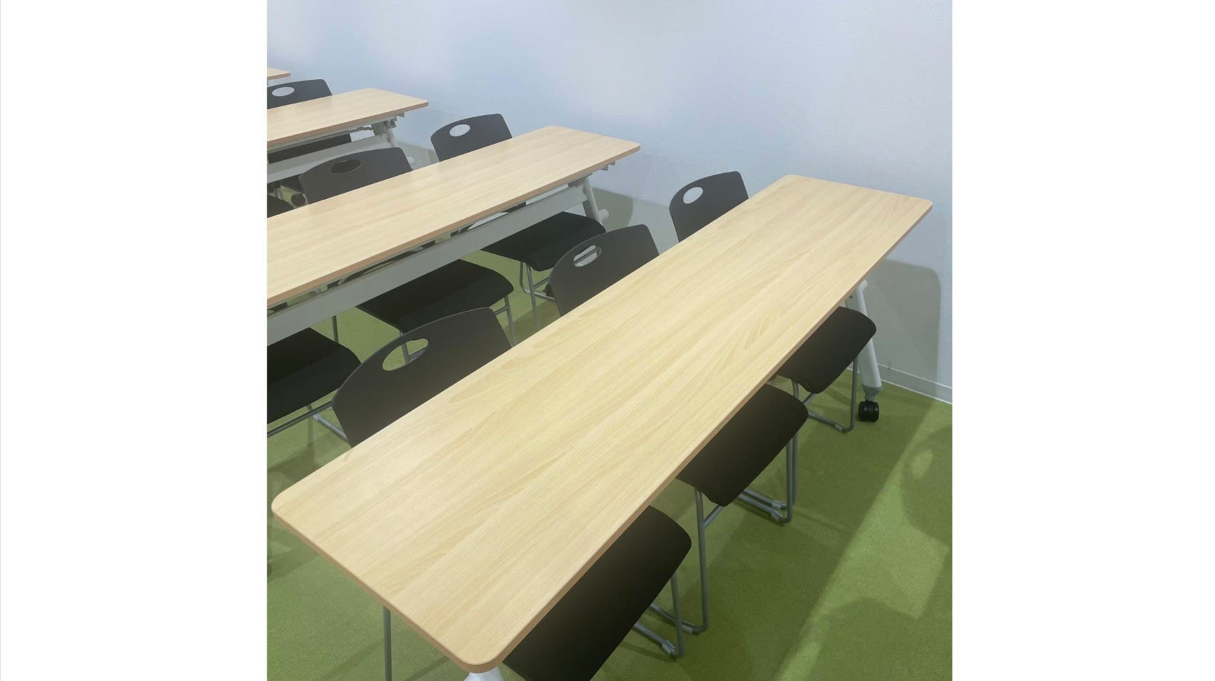 机・椅子の画像1