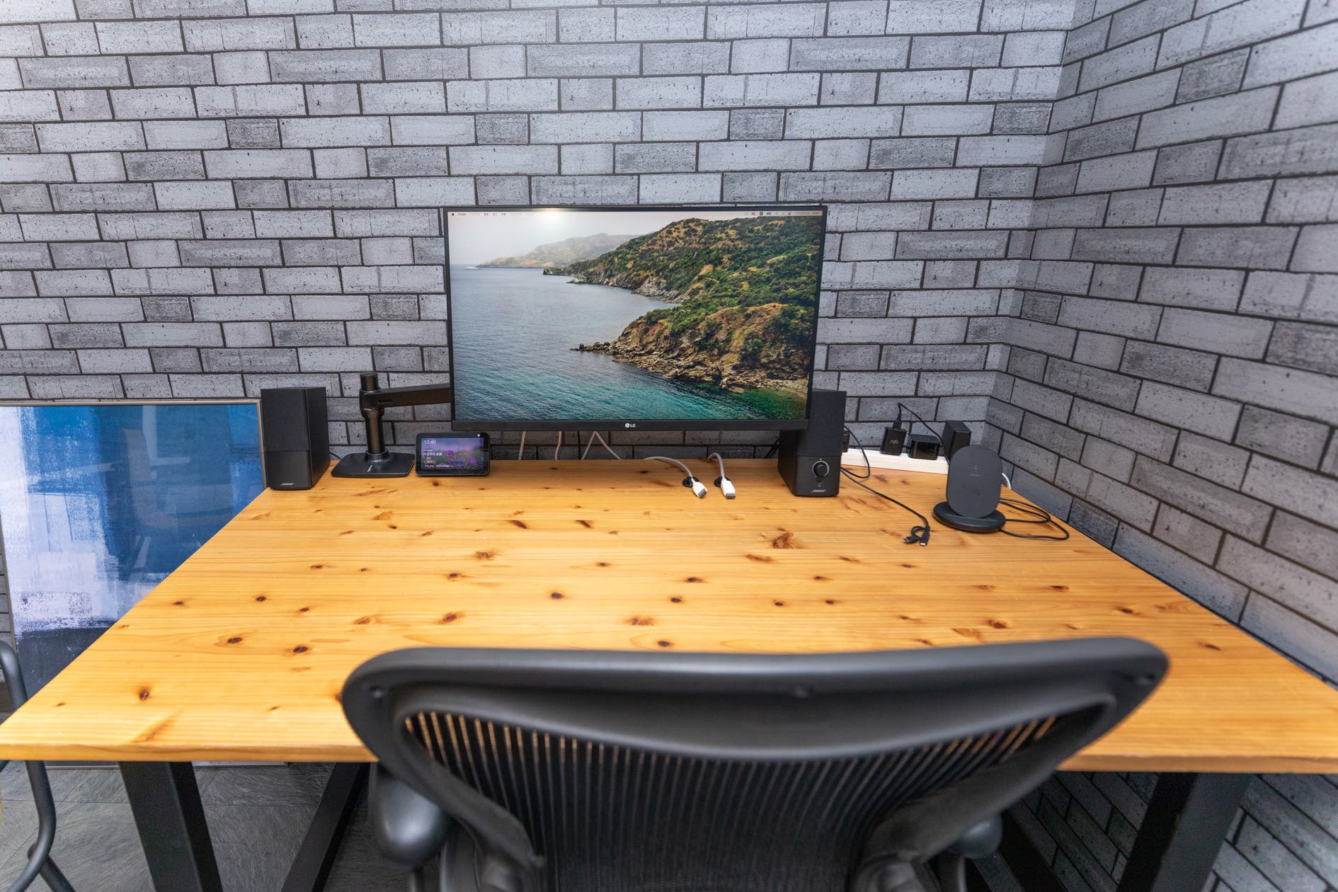 【リモートベースroom7】⚡️モノトーンな壁の５人用会議室⚡️コンパクトな本格撮影ブース⚡️物撮り・商品撮影などにの写真4